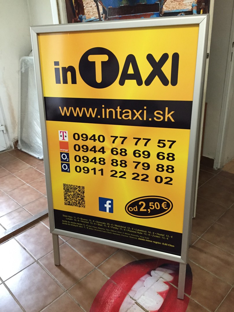 AKRA reklama - Reklamné stojky a figuríny